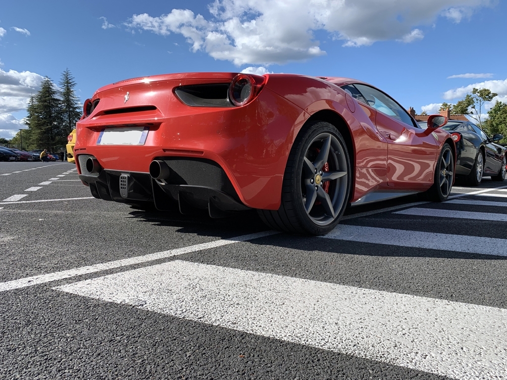 Ferrari 458, 488 et F8 Tributo : votez pour la plus belle photo - Calendrier Ferrarista 2023 ...